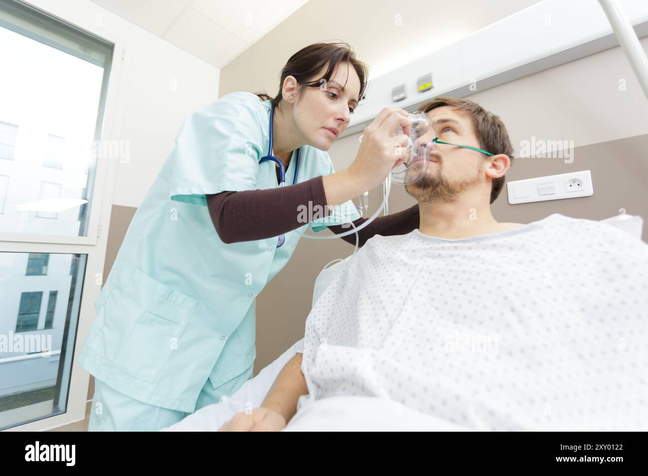 Doctor putting on oxygen mask hi-res stock photography and images - Alamy