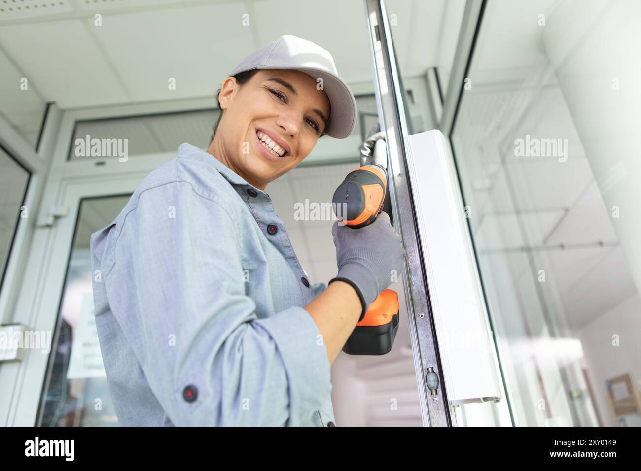 window setter installing the window Stock Photo - Alamy