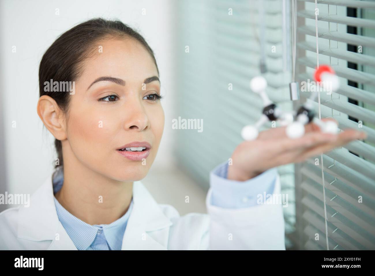 Female doctor dna molecule hi-res stock photography and images - Alamy