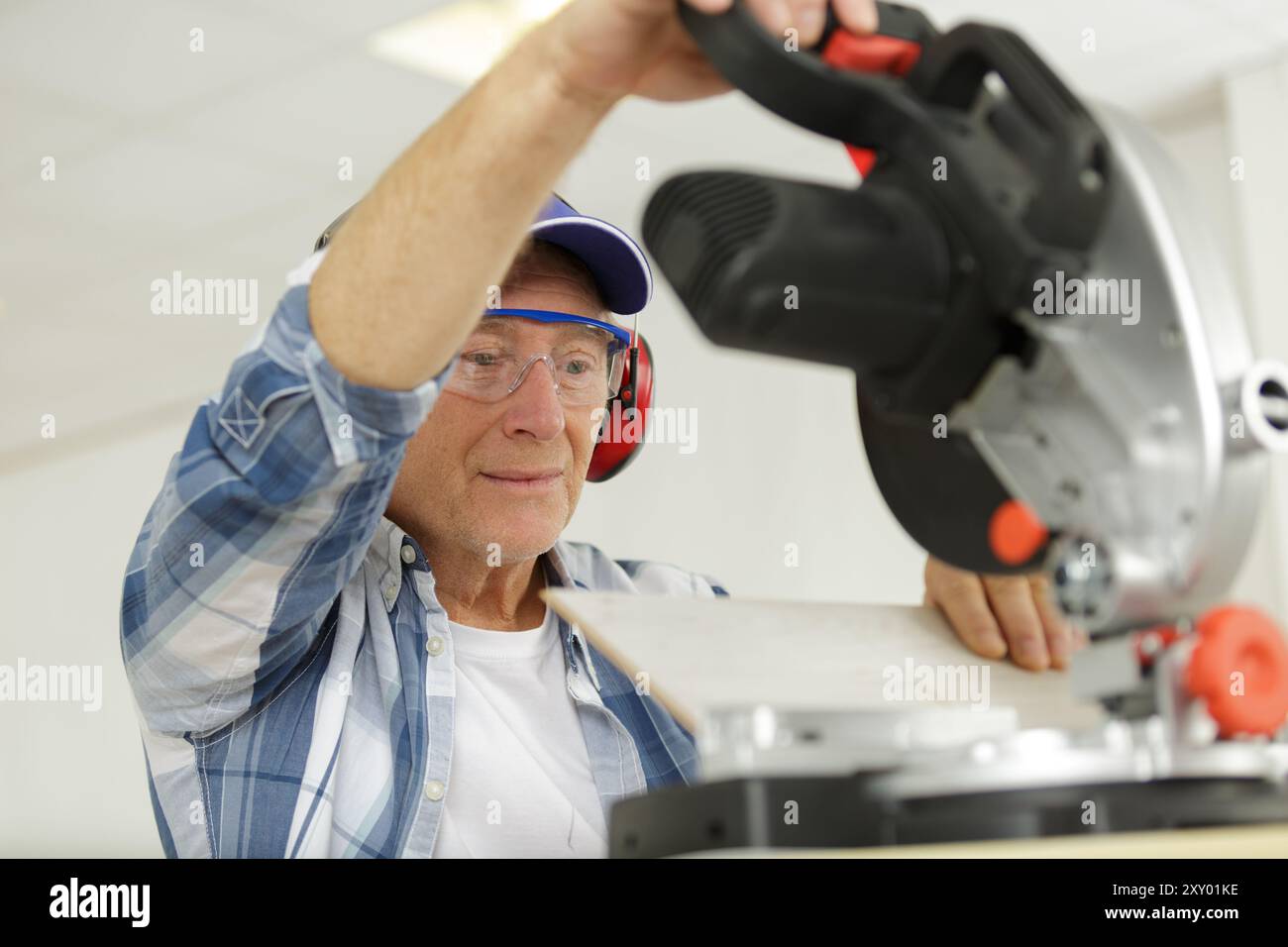 Carpenter cutting wooden plank circular hi-res stock photography and ...