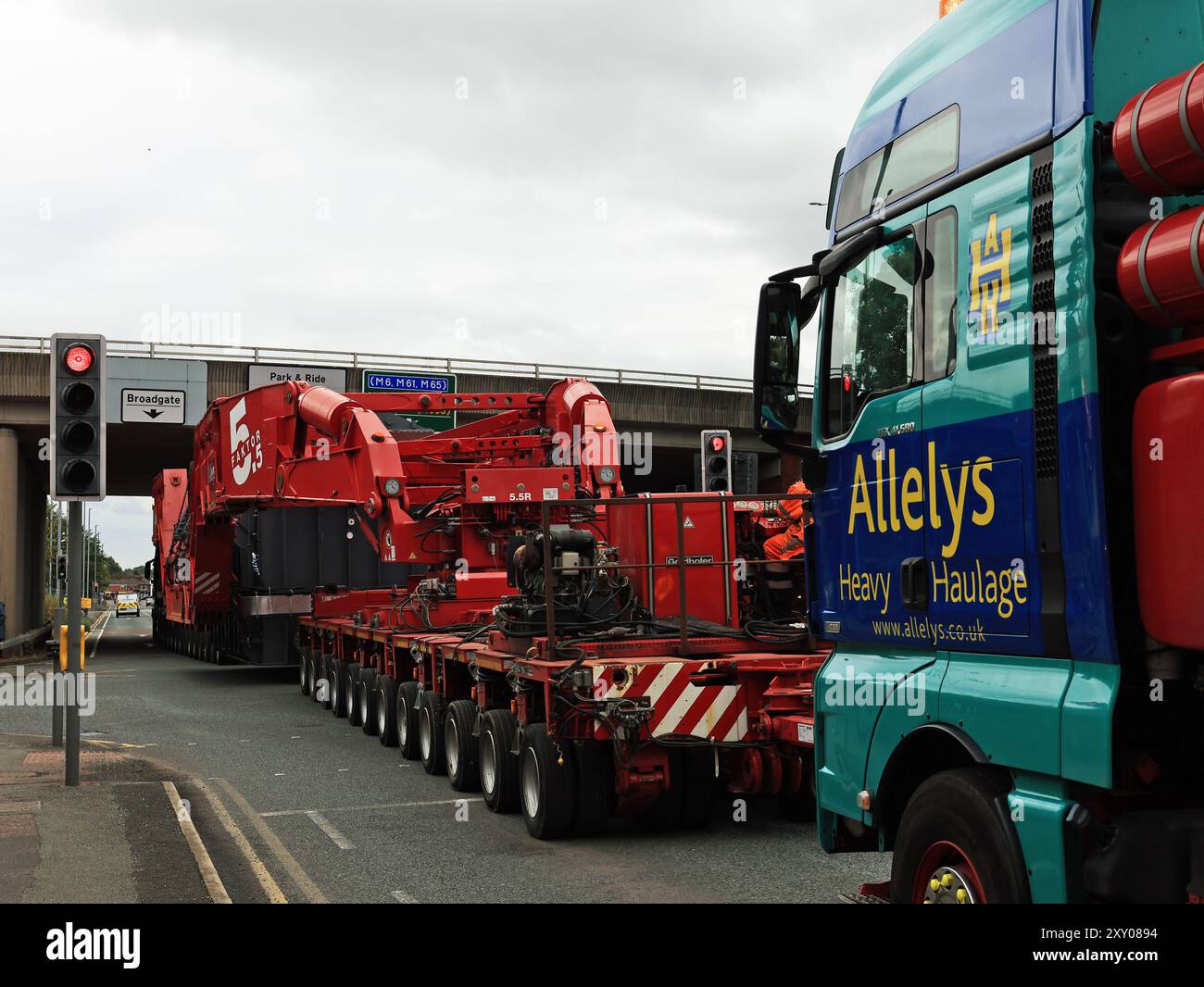 Big load going under a bridge hi-res stock photography and images - Alamy