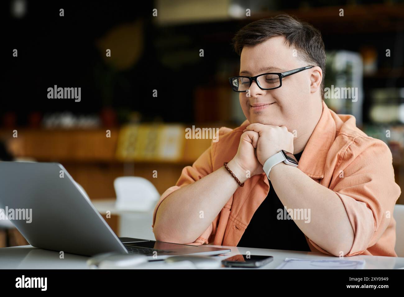 Man sits in restaurant on hi-res stock photography and images - Alamy