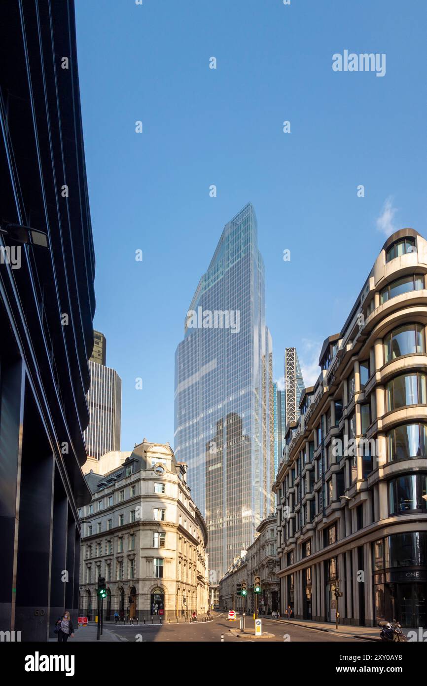 22 Bishopsgate skyscraper viewed from Threadneedle Street, City of ...