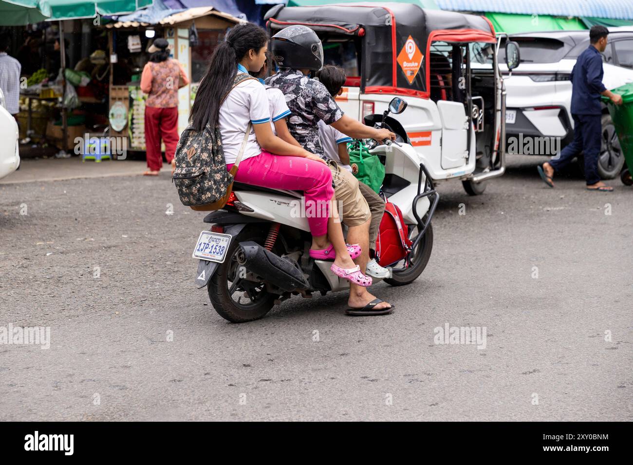 Family of four riding a motorbike, Phnom Penh, Cambodia Stock Photo - Alamy