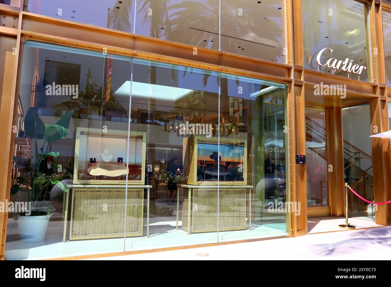 Cartier storefront hi-res stock photography and images - Alamy
