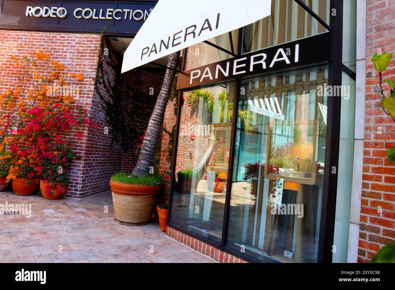 Panerai sign hi-res stock photography and images - Alamy