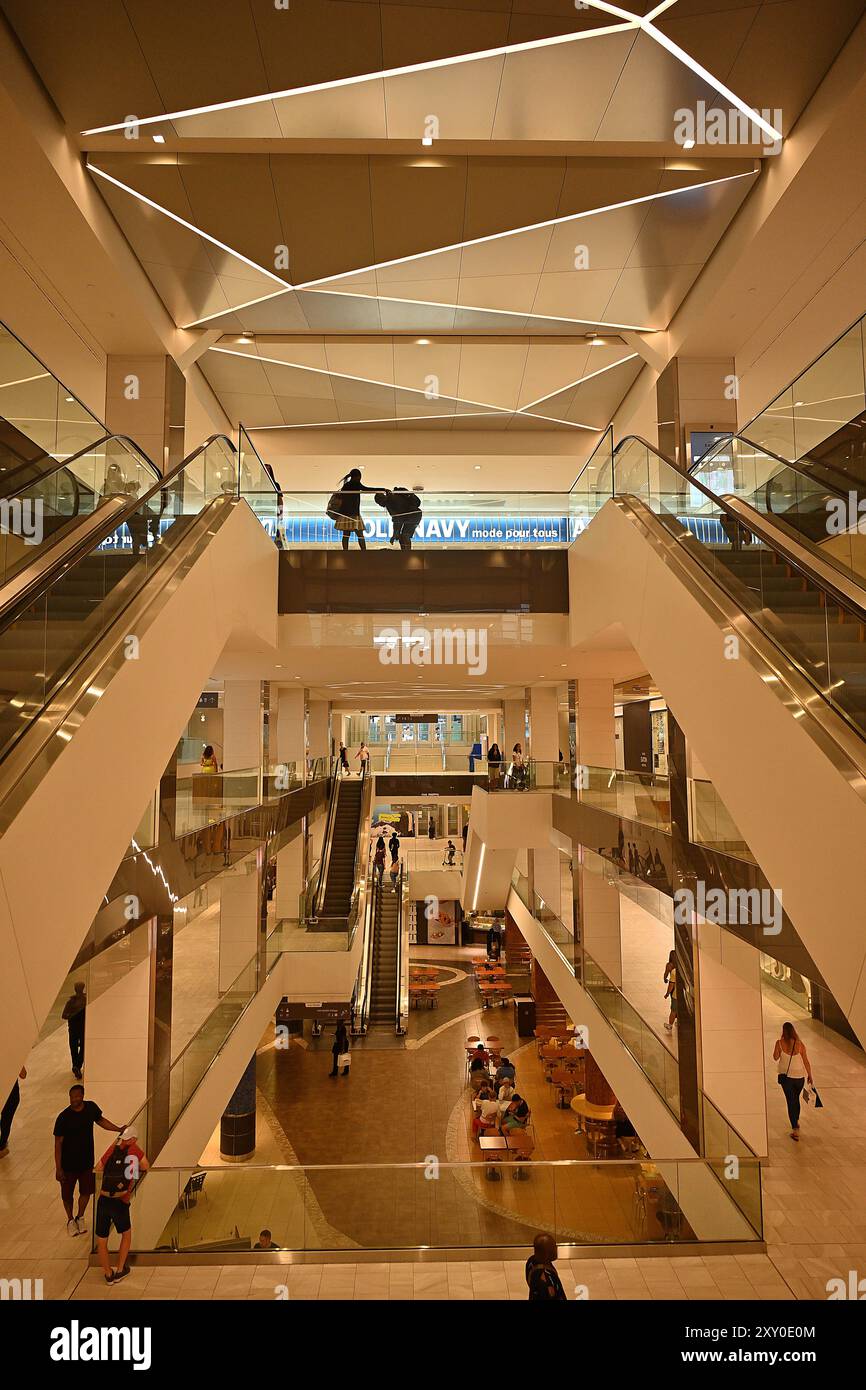 Canada, Quebec, Montreal: the Montreal Eaton Centre. the largest ...