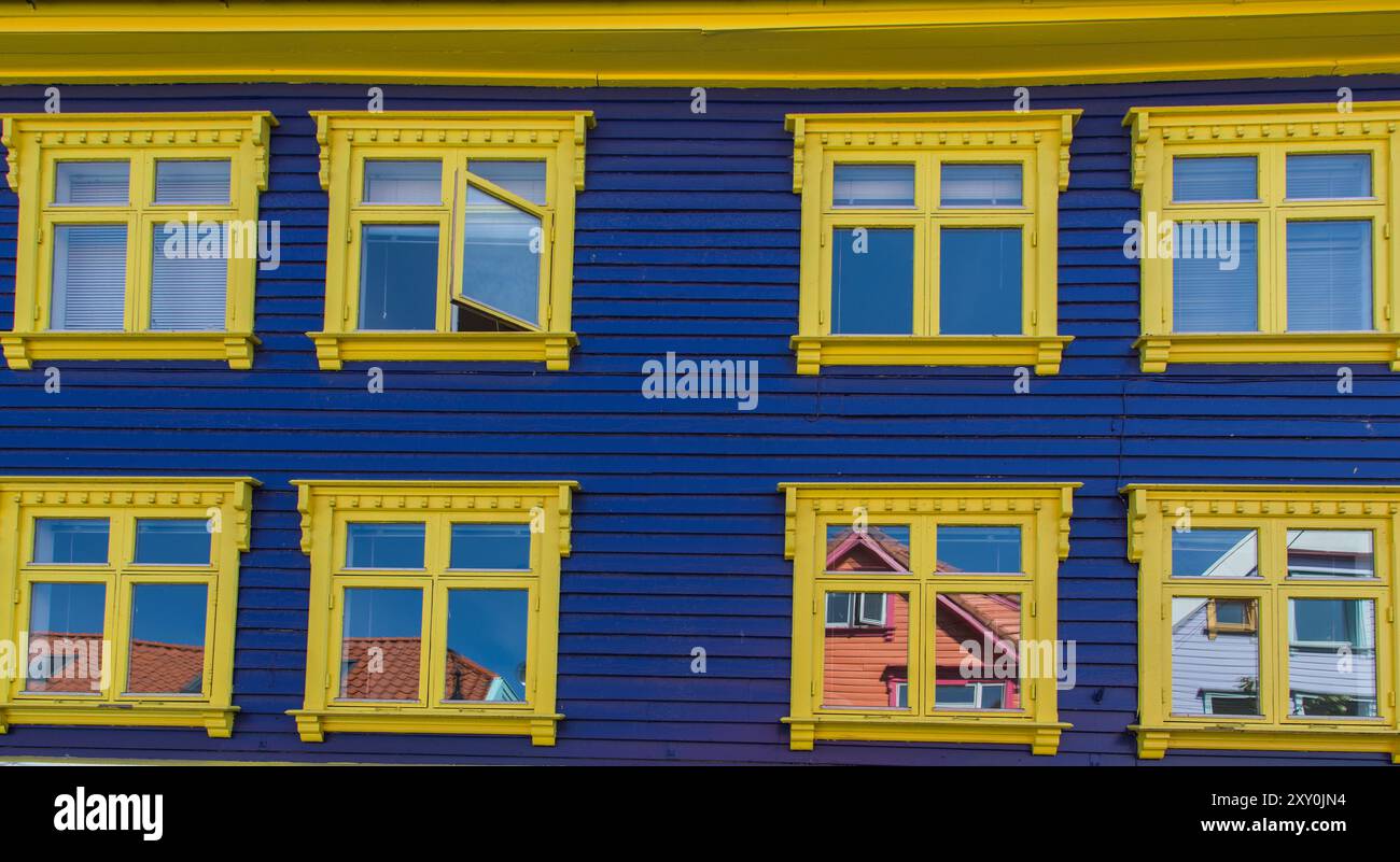 Yellow window frames hi-res stock photography and images - Alamy