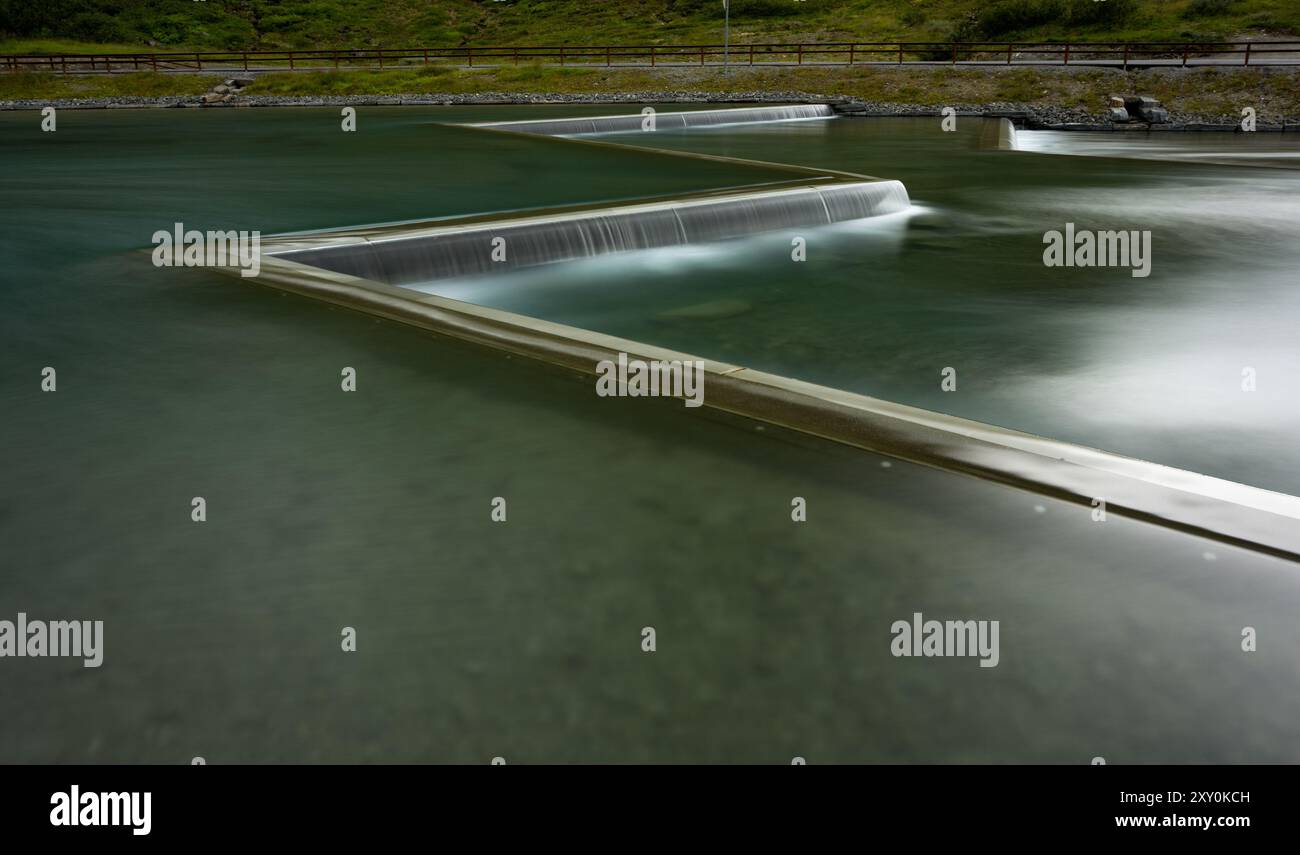 Water flowing on stone cascades hi-res stock photography and images - Alamy