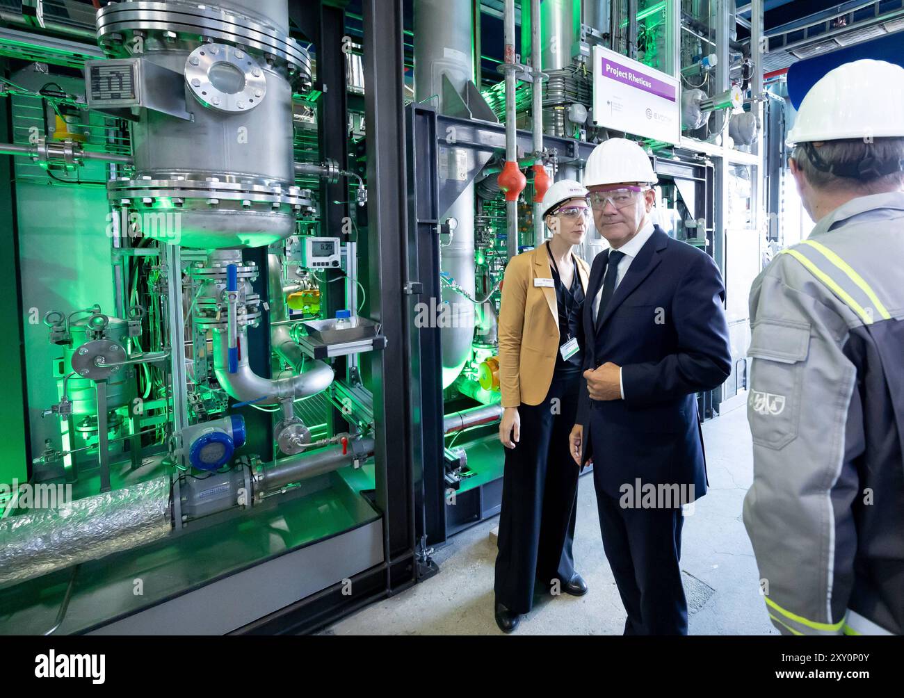 Bundeskanzler Scholz besucht Unternehmen Evonik Bundeskanzler Olaf ...
