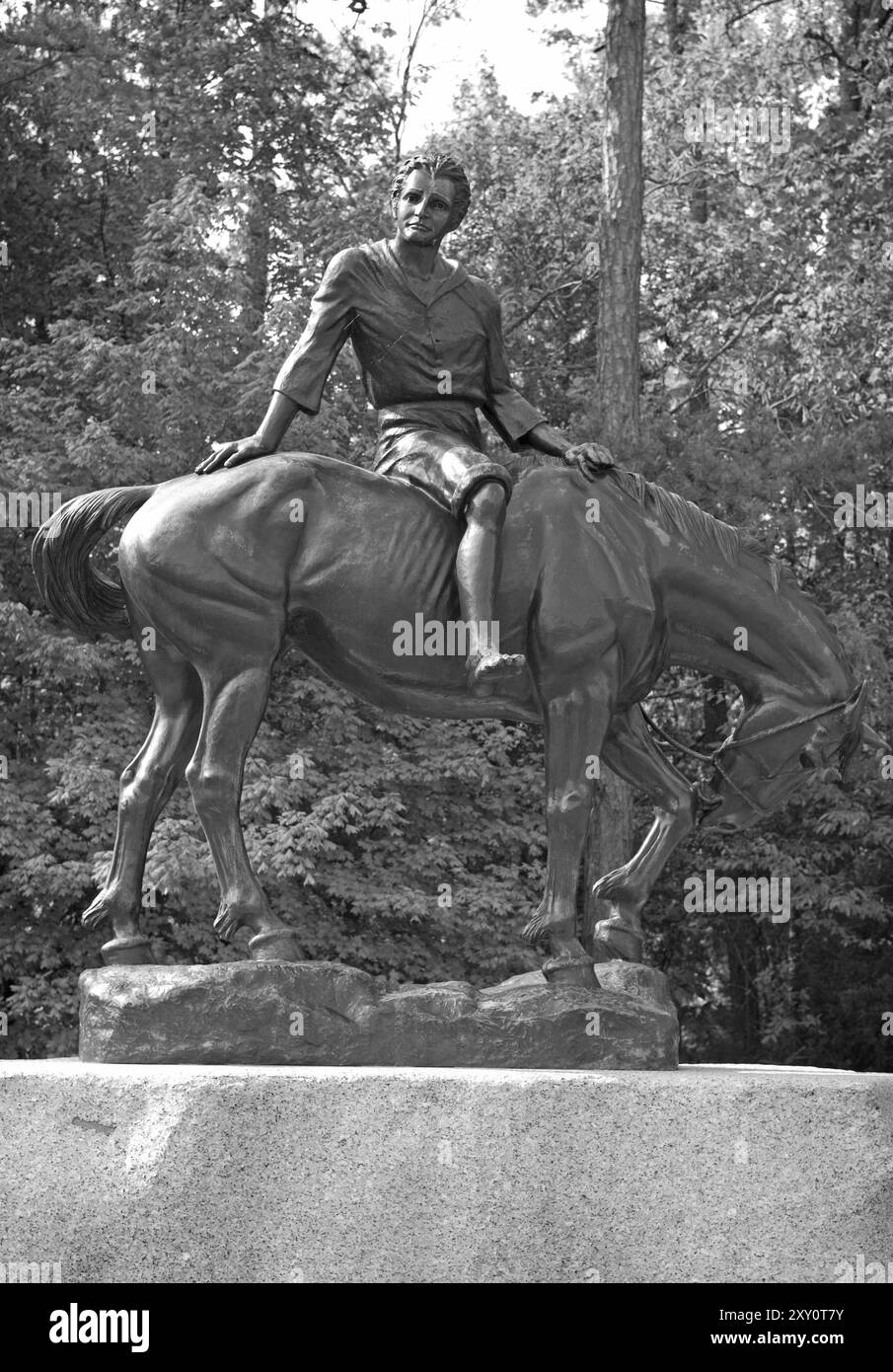 Statue of boy on horse hi-res stock photography and images - Alamy