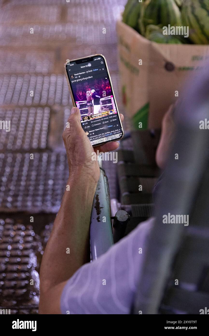 Mobile boxing hi-res stock photography and images - Alamy