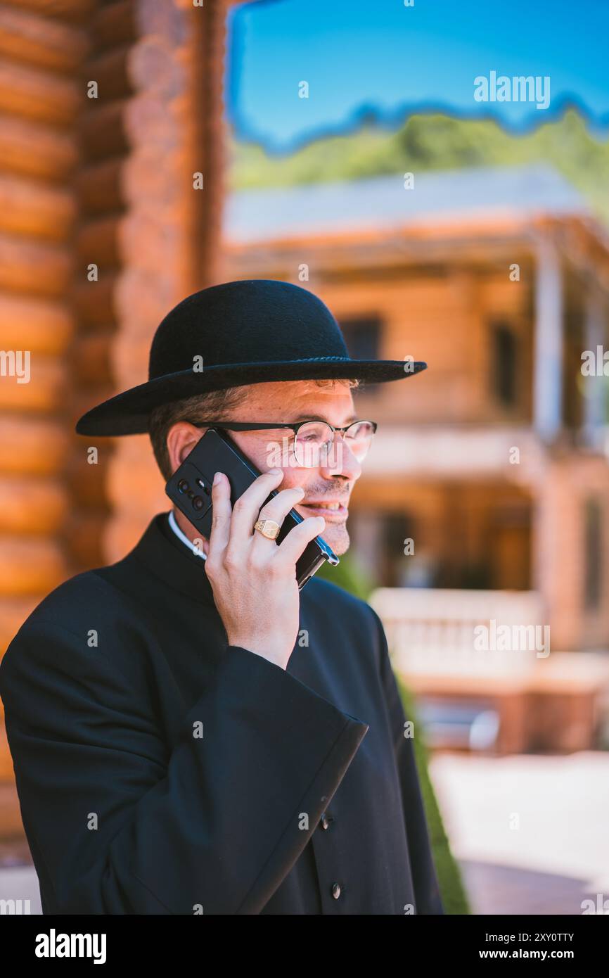 Orthodox priest with a phone hi-res stock photography and images - Alamy