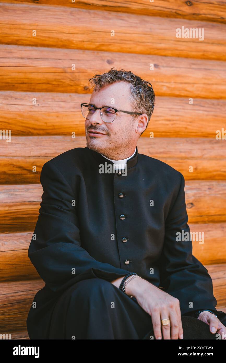 Solemn pose hi-res stock photography and images - Alamy