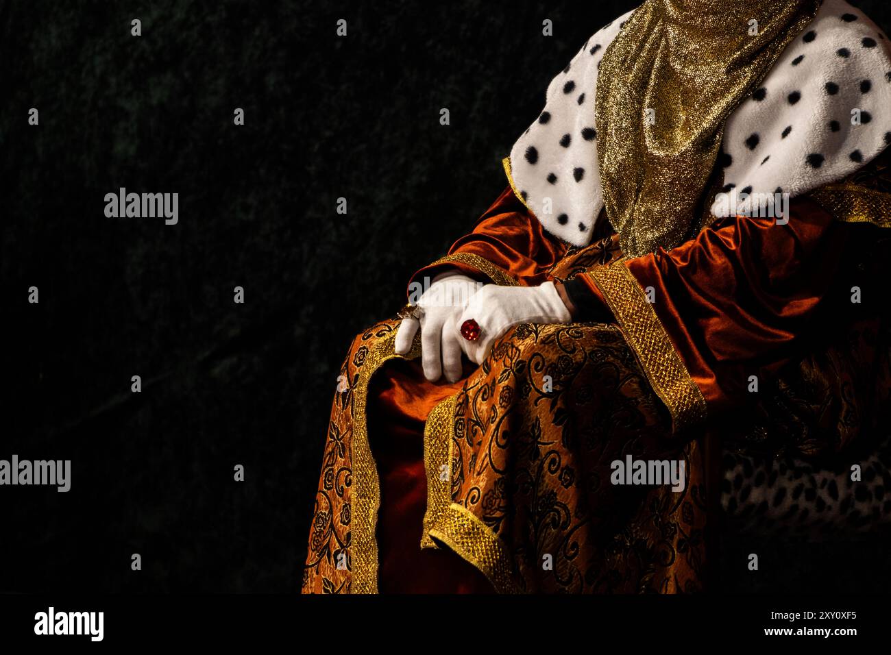 Royal robe ermine hi-res stock photography and images - Alamy