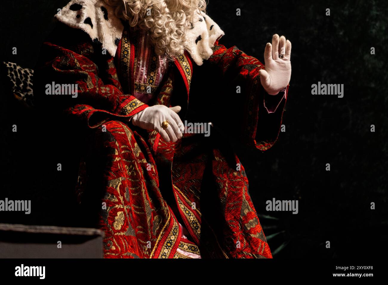 Richly detailed gold background hi-res stock photography and images - Alamy