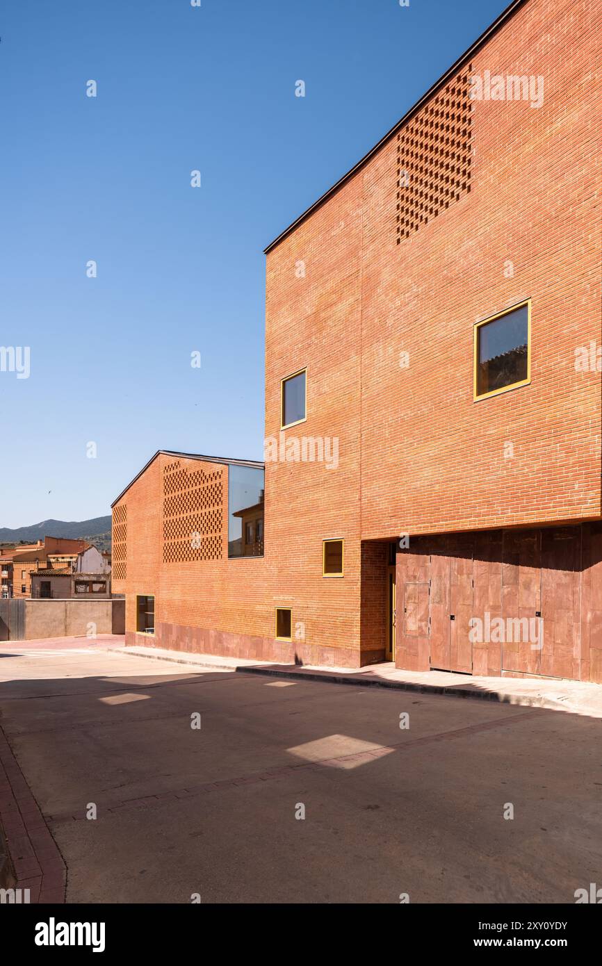 A contemporary auditorium's exterior showcases unique brick patterns ...