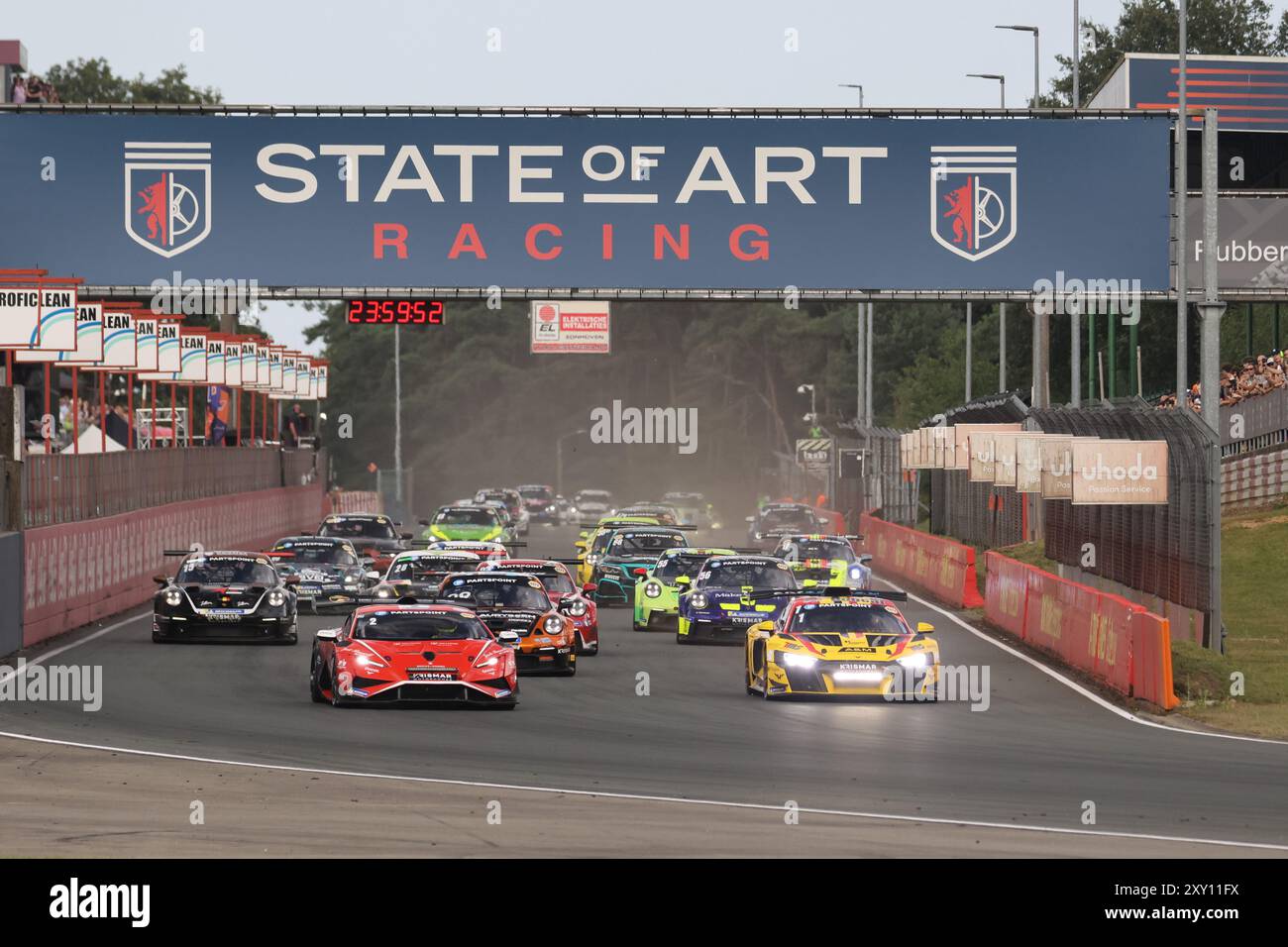 Start zum Rennen mit #2 Hans Thiers (BEL), Jeffrey Van Hooydonk (BEL ...