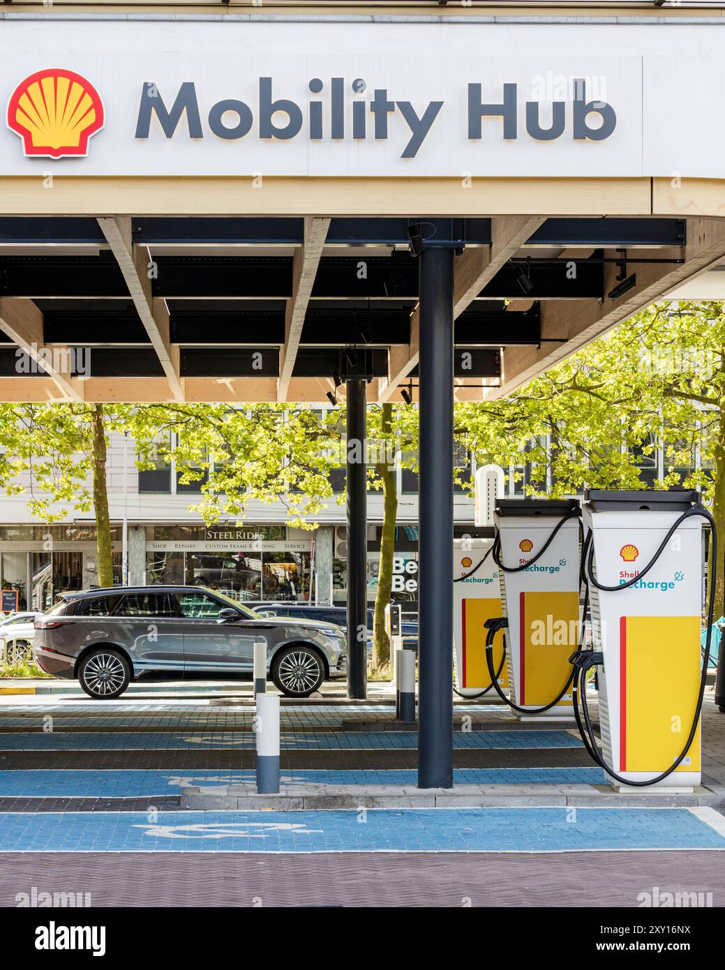 Charge hub hi-res stock photography and images - Alamy