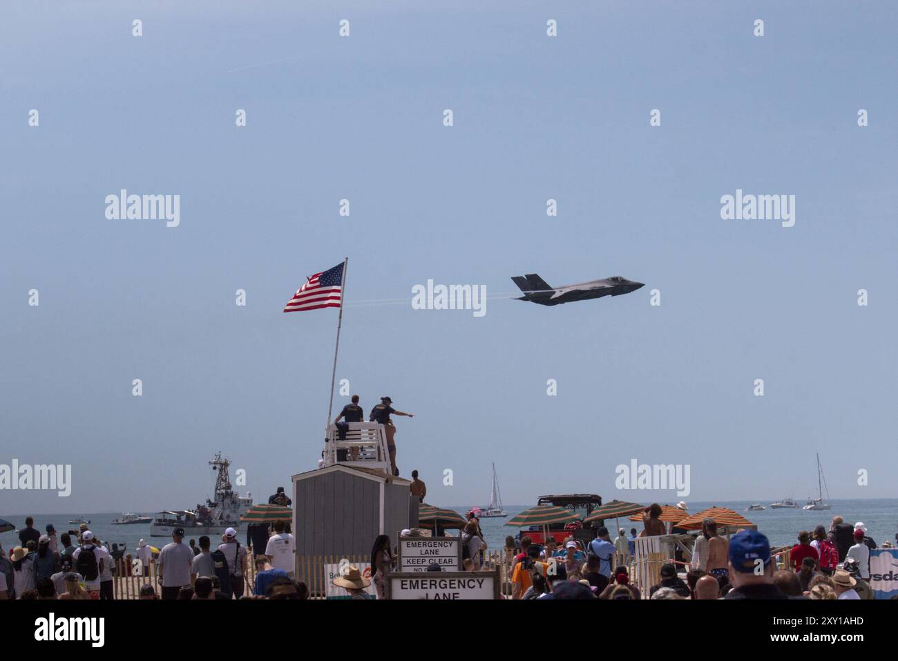 Jones Beach, New York, USA - 29 May 2022: One F-35 Lighning Stealth ...