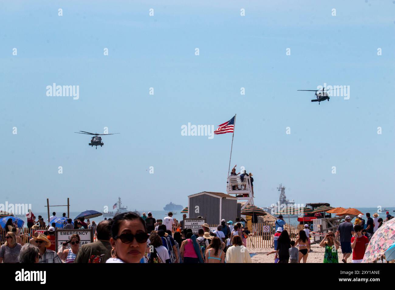 Black hawk helicopter american flag hi-res stock photography and images ...