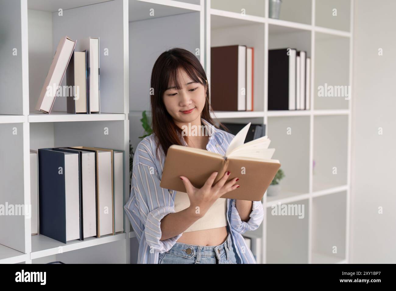 Personal library hi-res stock photography and images - Alamy