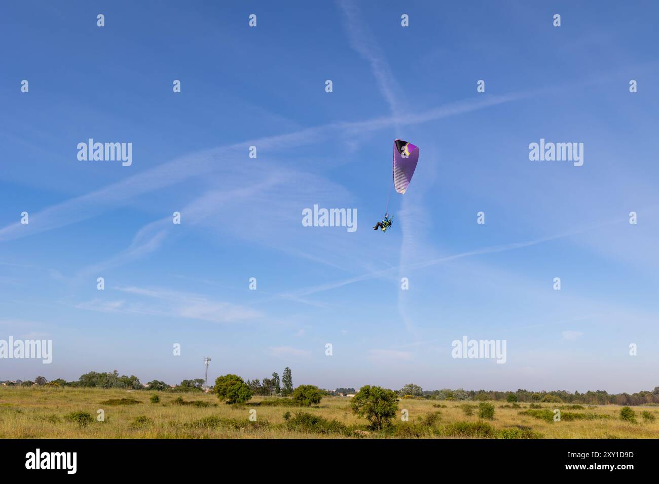 Powered paragliding flight Stock Photo - Alamy