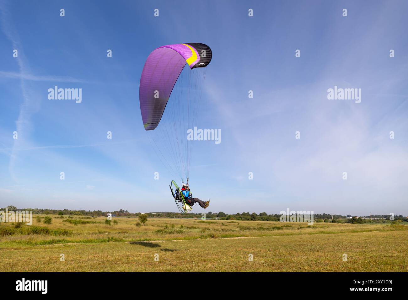 Powered paragliding flight Stock Photo - Alamy