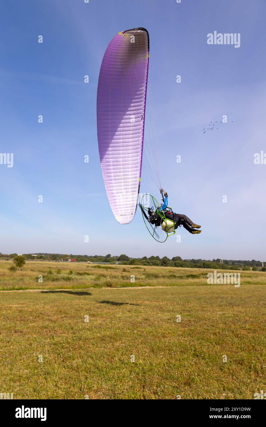 Powered paragliding flight Stock Photo - Alamy