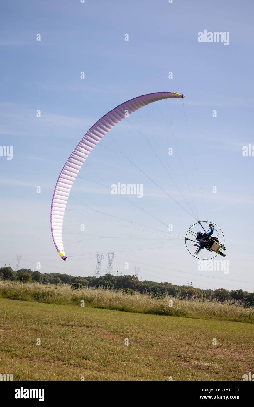 Powered paragliding flight Stock Photo - Alamy
