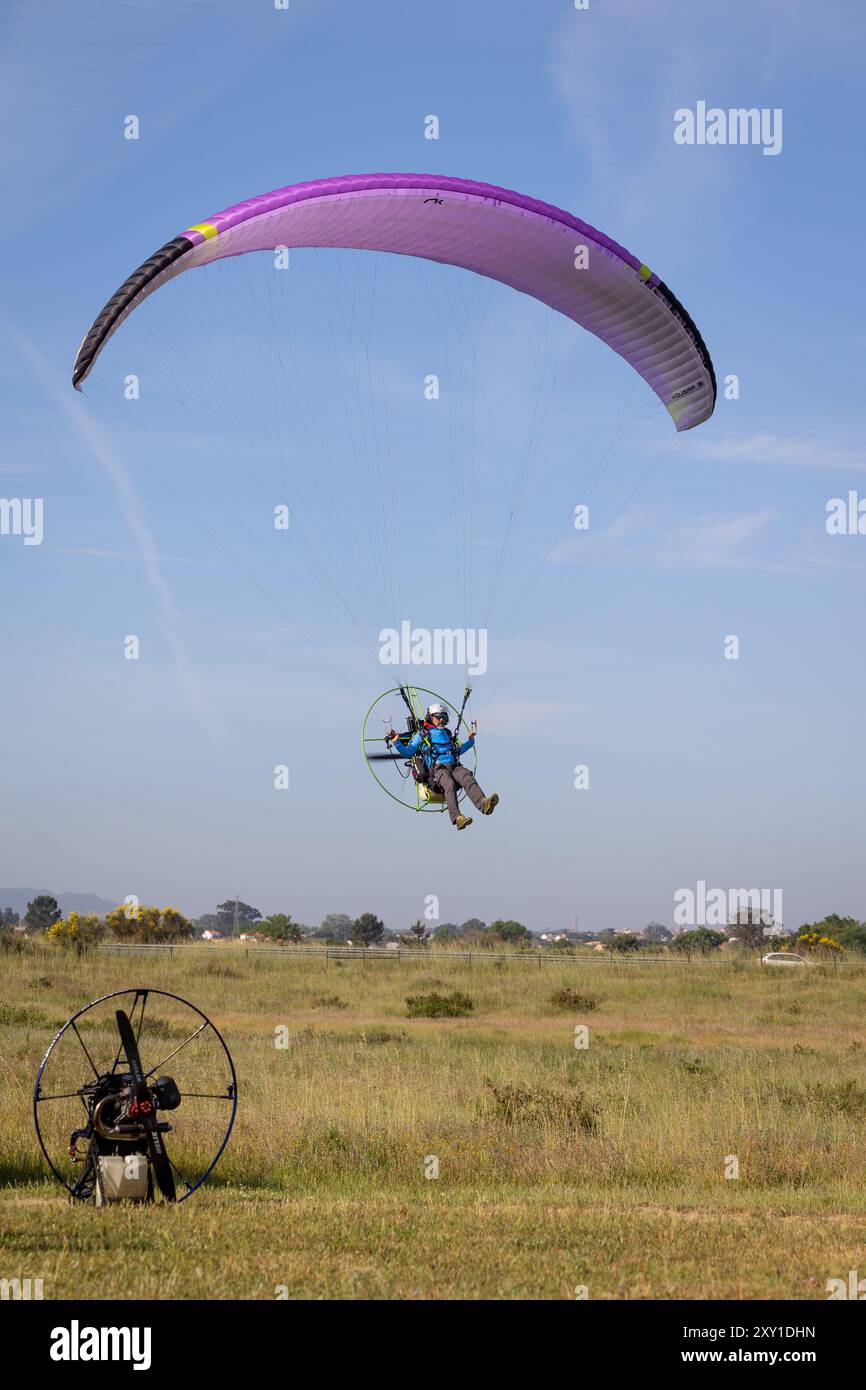 Powered paragliding flight Stock Photo - Alamy