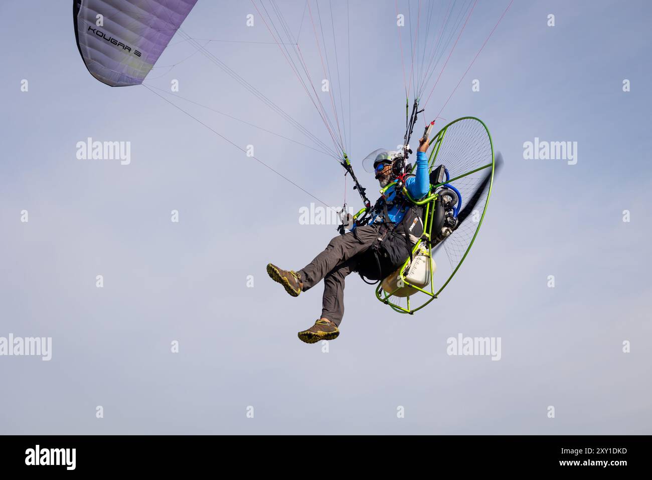 Powered paragliding flight Stock Photo - Alamy