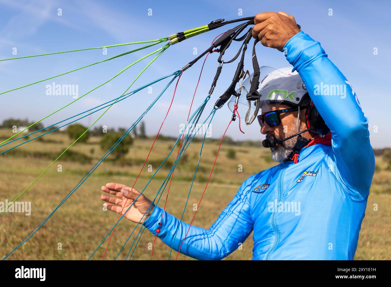 Paragliding pilot ground handling Stock Photo - Alamy