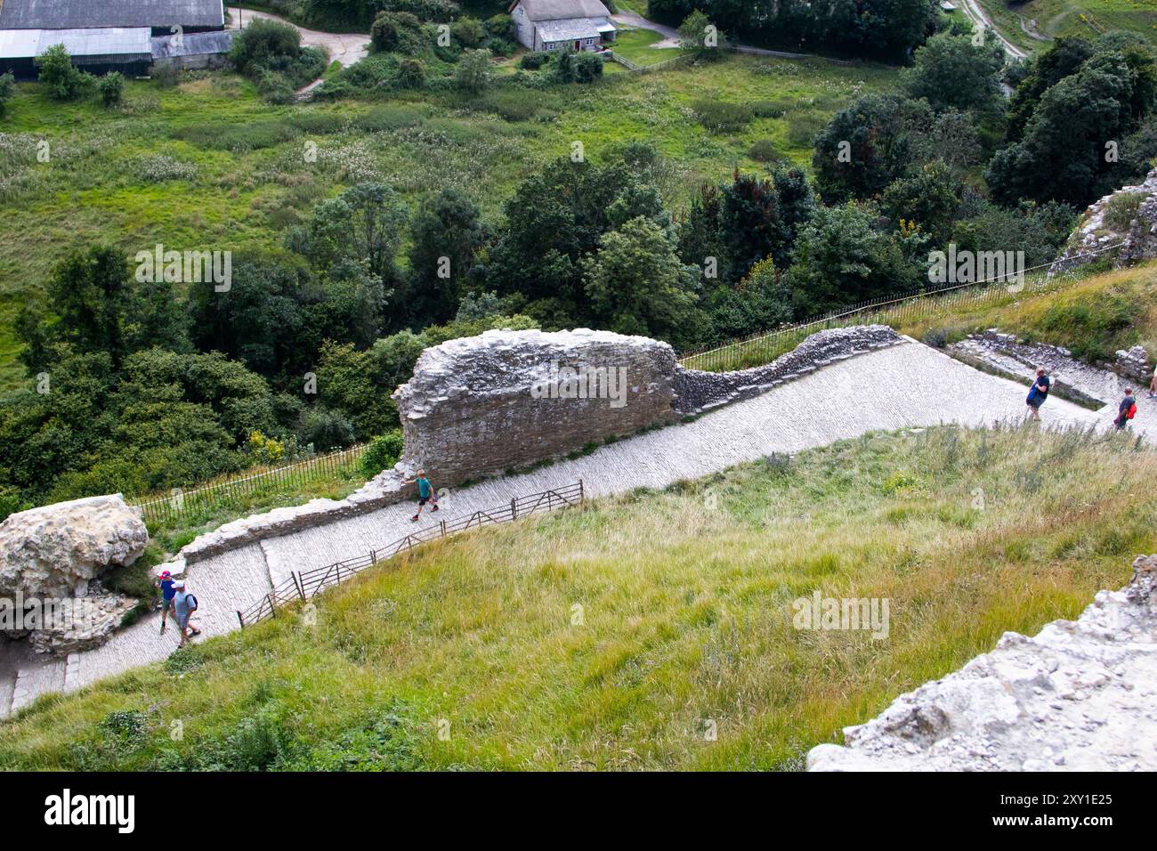 Path to castle hi-res stock photography and images - Alamy