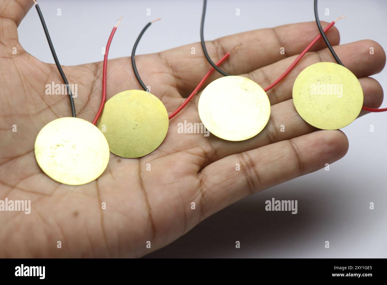 Piezoelectric plates hi-res stock photography and images - Alamy