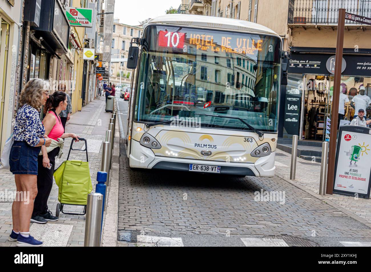 Women pedestrians residents waiting hi-res stock photography and images - Alamy