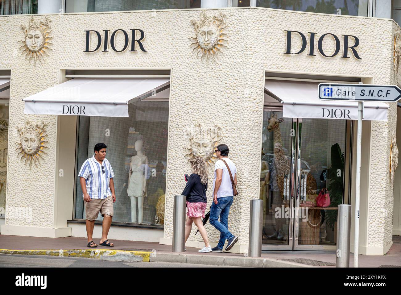 Boutique de dior hi-res stock photography and images - Alamy