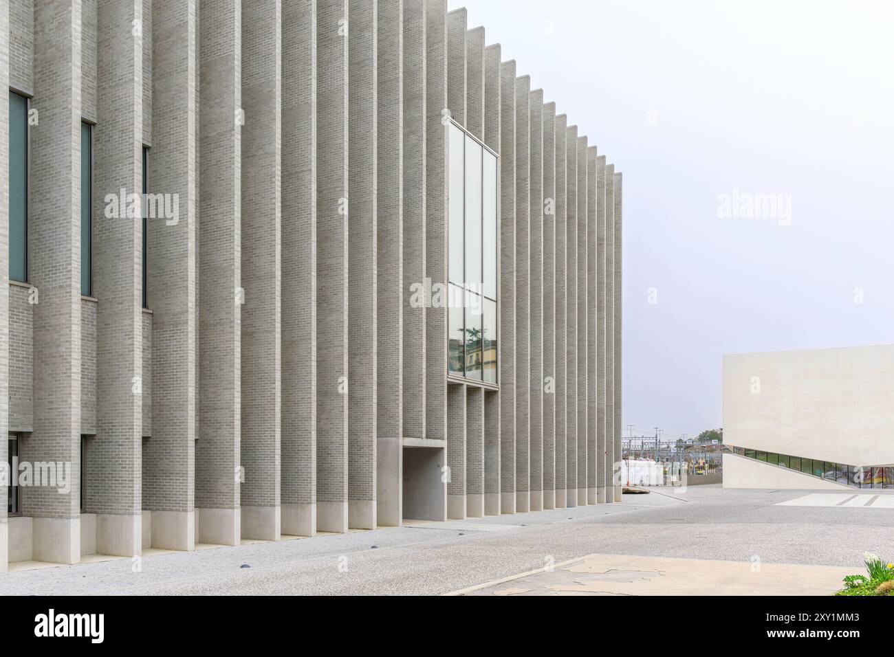 Platform 10 brings together Fine arts, photography and contemporary art ...