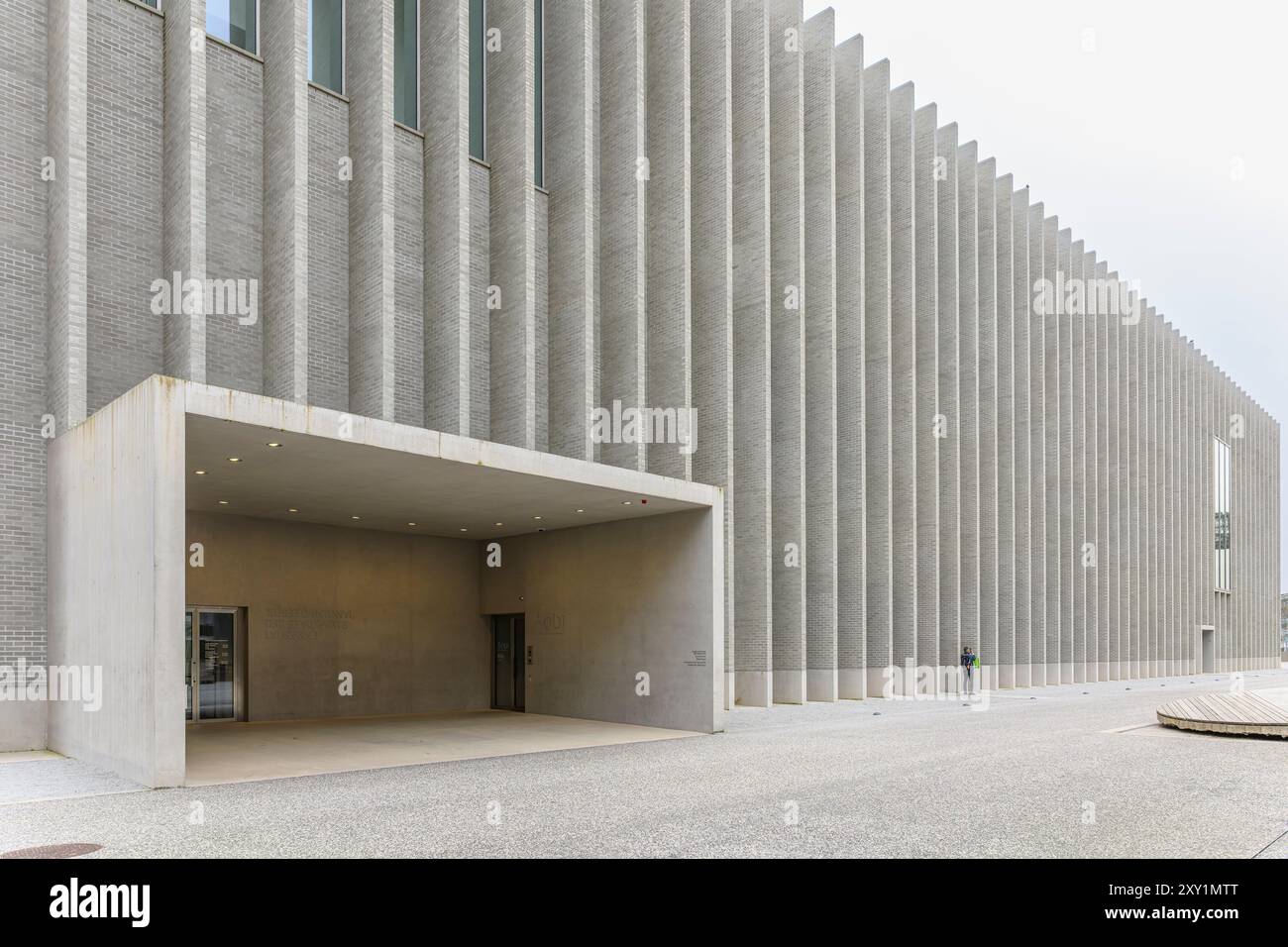 Platform 10 brings together Fine arts, photography and contemporary art ...