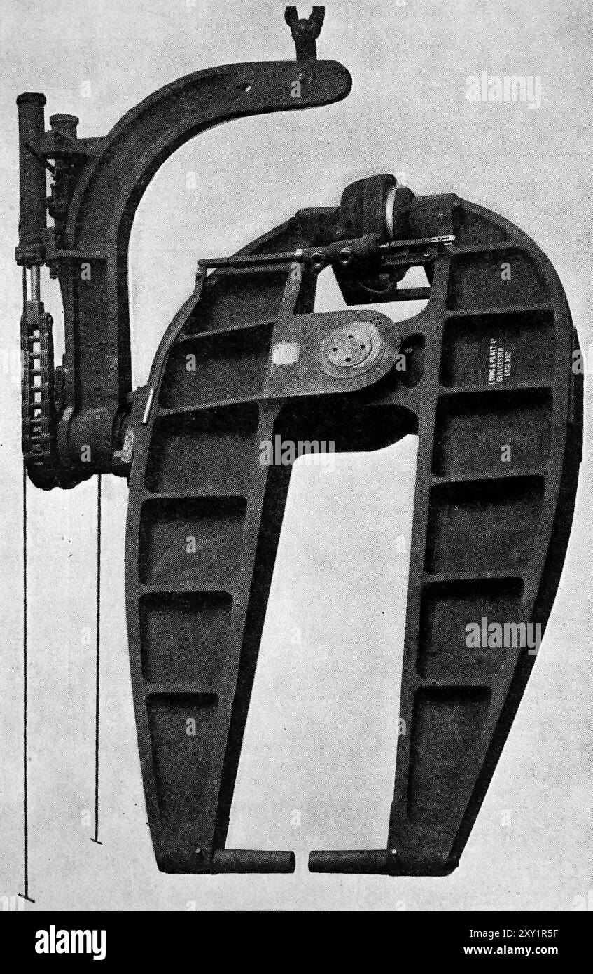 Fielding and Platt (Gloucester, England) 50-ton ship riveter with ...