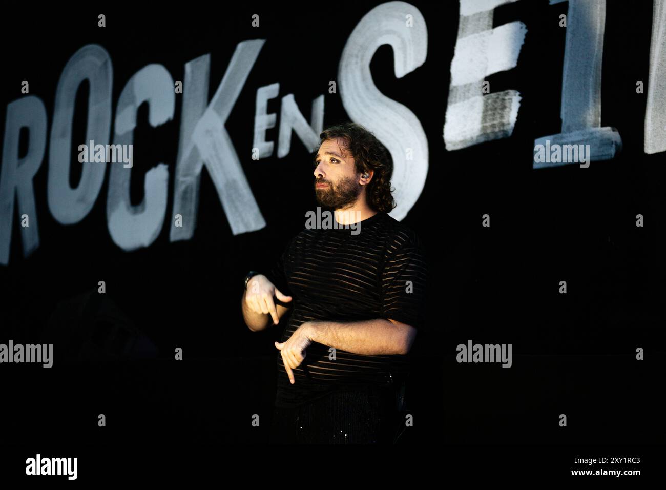 Sign language interpreter concert hi-res stock photography and images ...