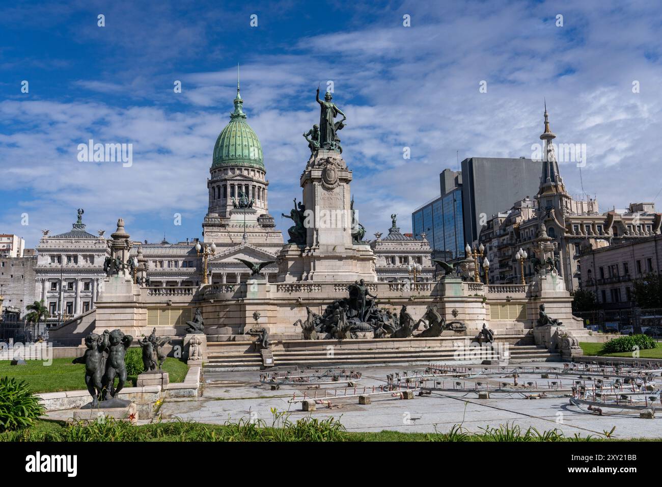 The National Congress Building behind the Monument of the Two ...