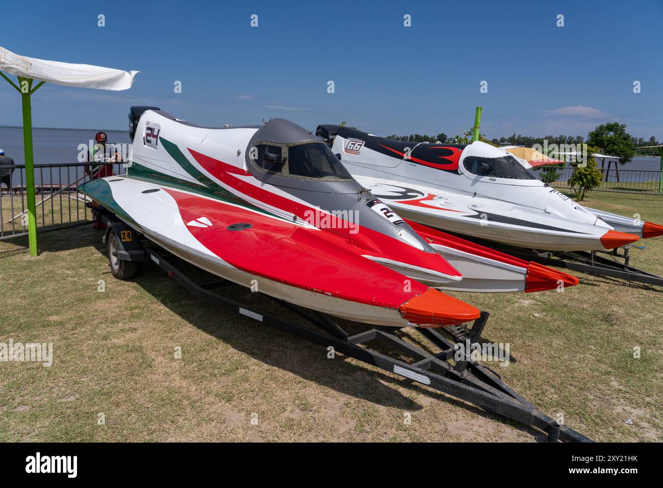 Racing boats on land before an F1 Powerboat race in Dique Frontal ...