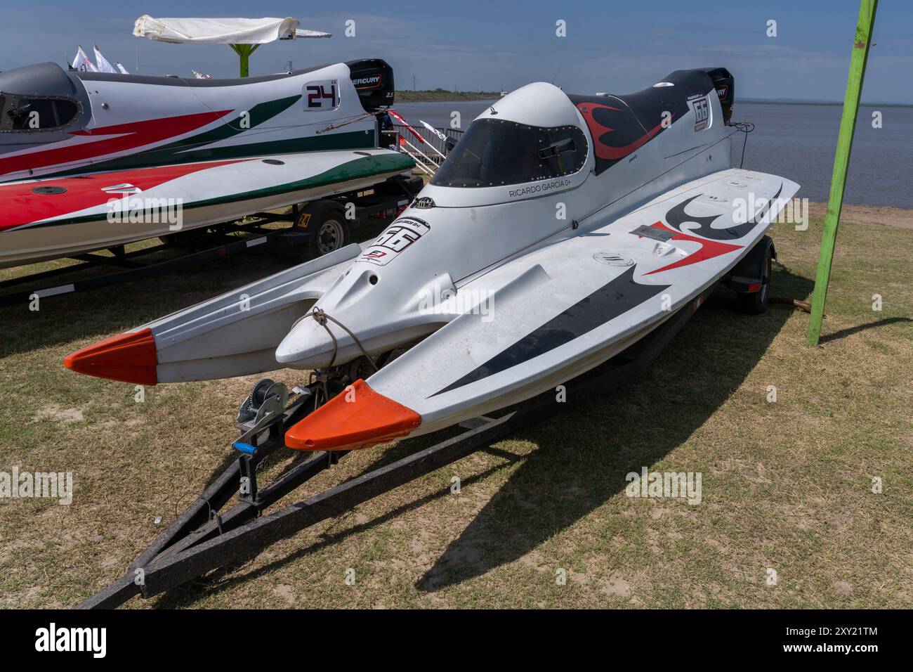 Racing boats on land before an F1 Powerboat race in Dique Frontal ...