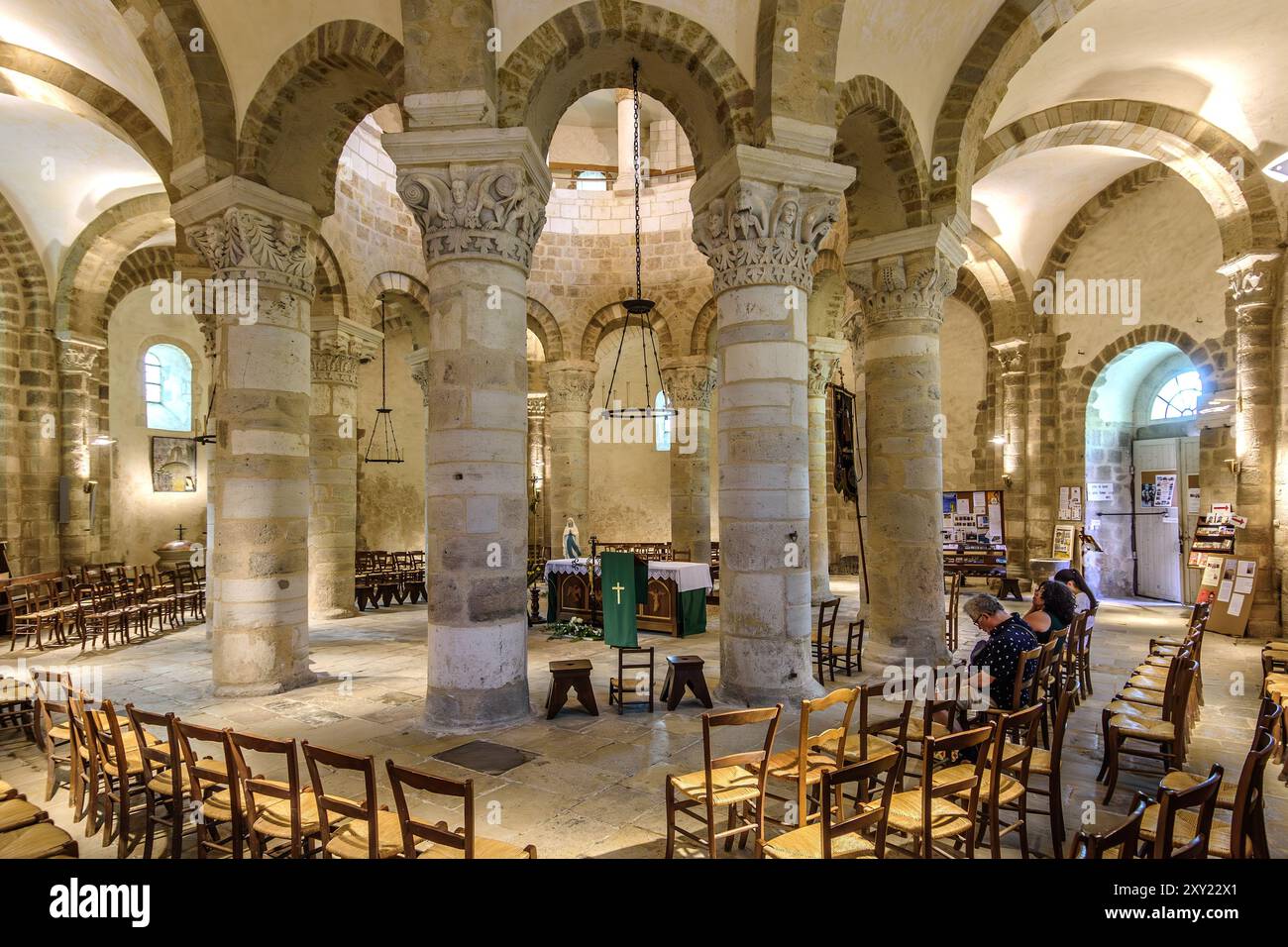 Interior of 11/12th century basilica church at Neuvy-Saint-Sépulchre ...