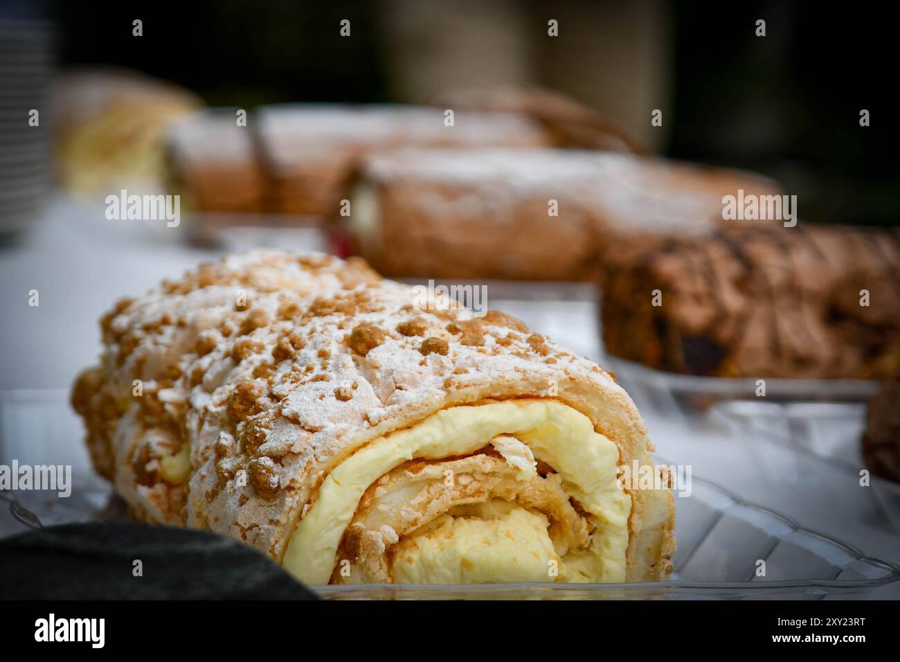 British summer lunch party Stock Photo - Alamy
