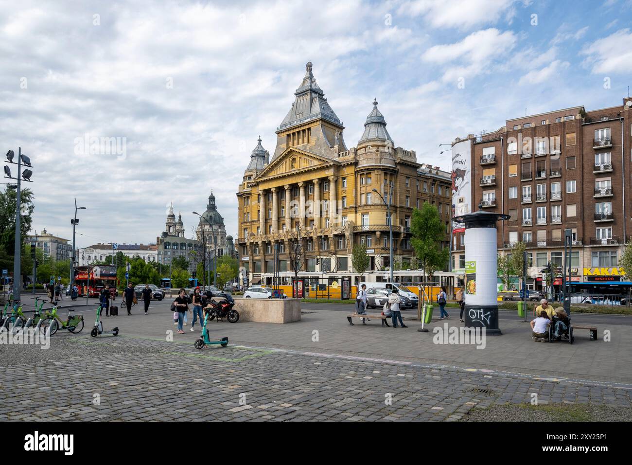 Traditional architecture in Budapest Stock Photo - Alamy