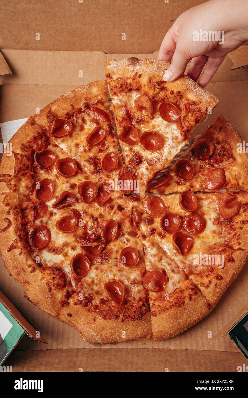 Medium pizza hi-res stock photography and images - Alamy
