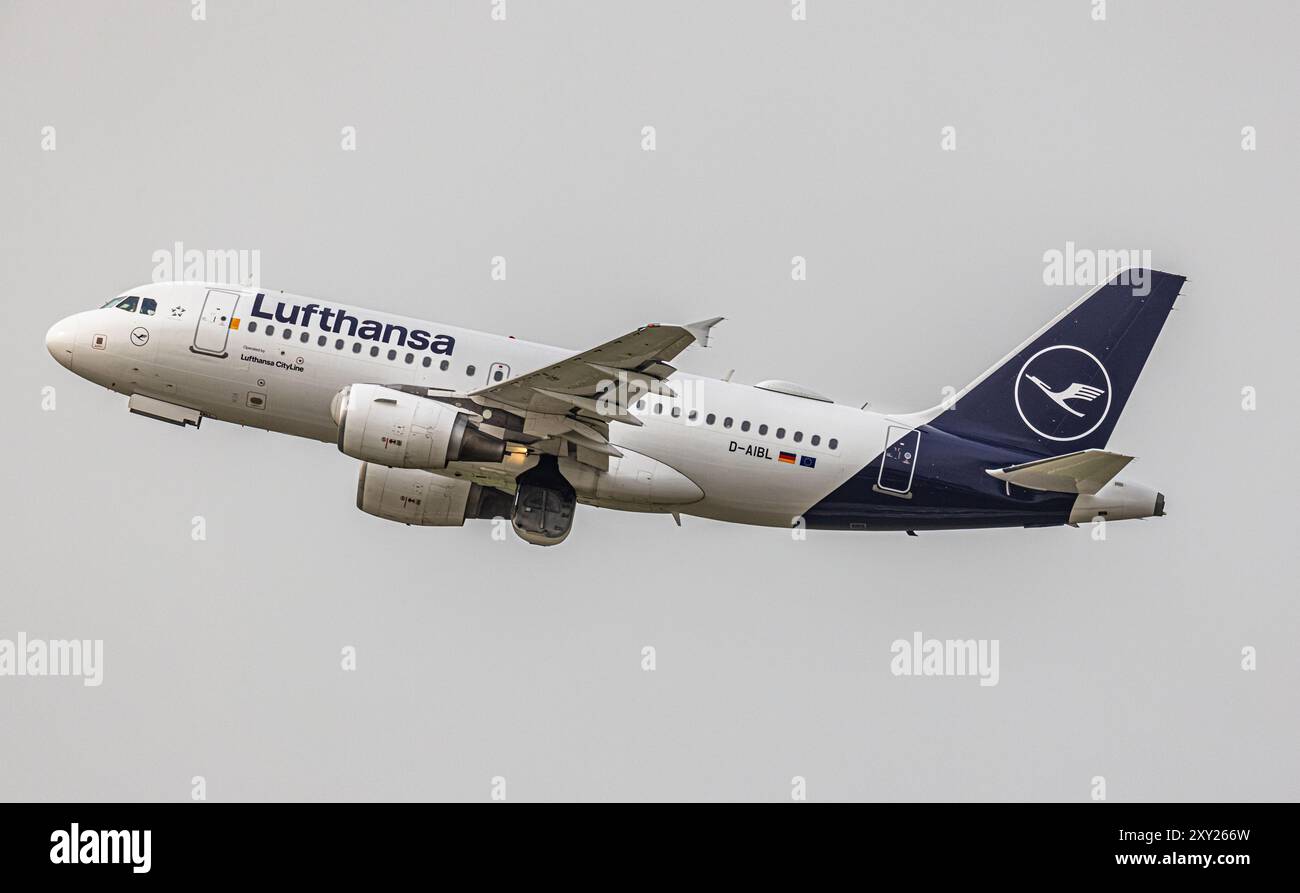 Munich, Germany, 7th Apr 2024: A Lufthansa Airbus A319-111 is in its ...