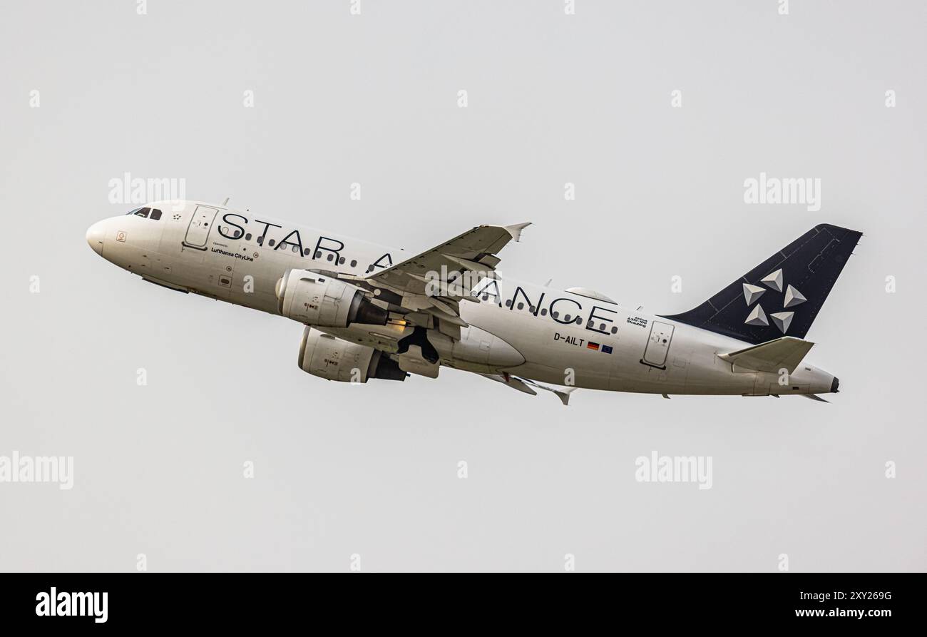 Munich, Germany, 7th Apr 2024: A Lufthansa Cityline Airbus A319-114 is ...